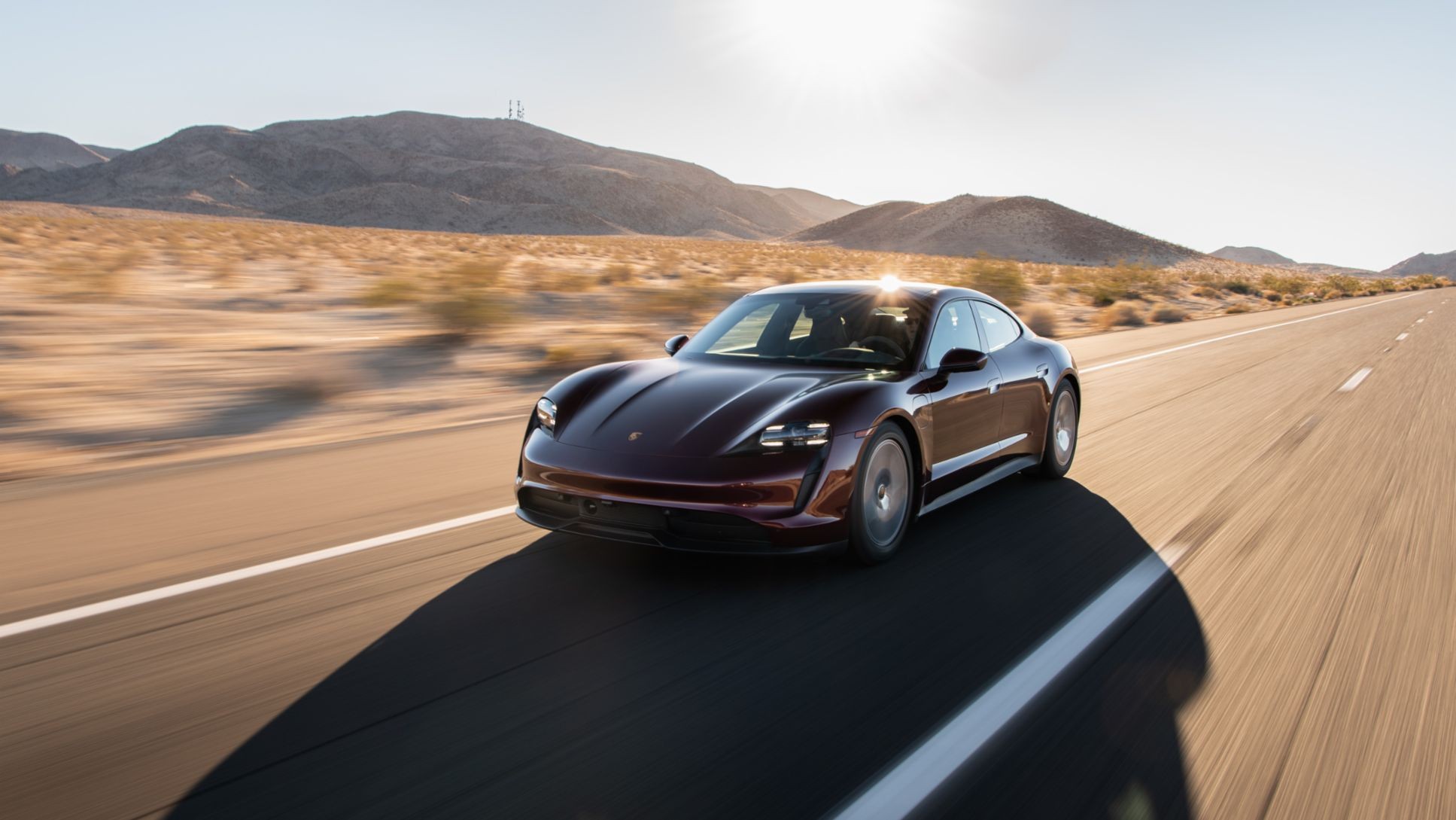 Ô tô điện Porsche Taycan lập kỷ lục đi xuyên Mỹ chỉ với 2,5 giờ sạc pin ...