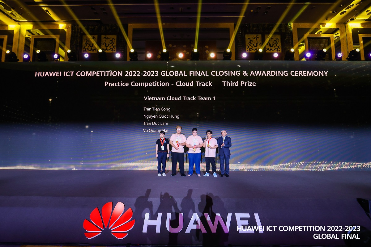 Sinh viên Việt Nam giành giải Ba chung kết toàn cầu Cuộc thi Huawei ICT ...