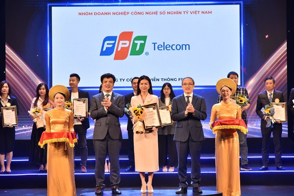 FPT giành 9 giải Top 10 doanh nghiệp CNTT Việt Nam 2023 | Doanh nghiệp ...
