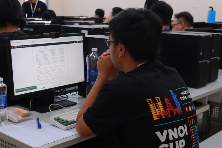 Trần Xuân Bách, sinh viên Đại học Chicago giành ngôi Vô địch VNOI CUP ...